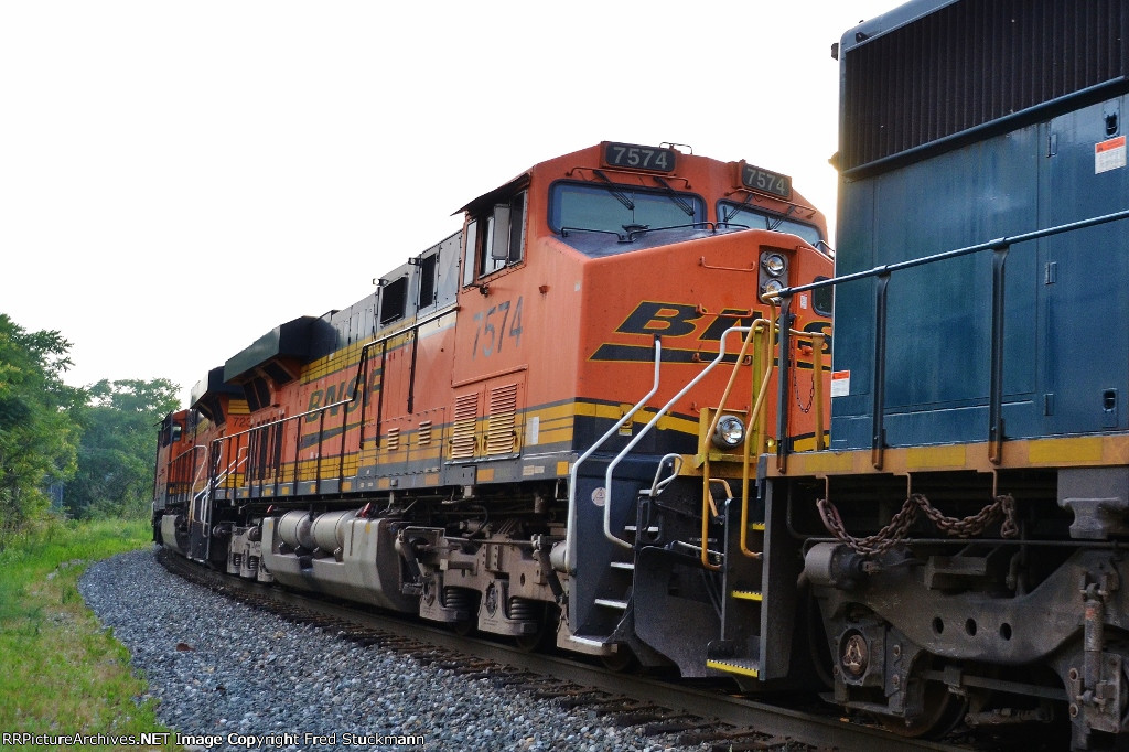 BNSF 7574